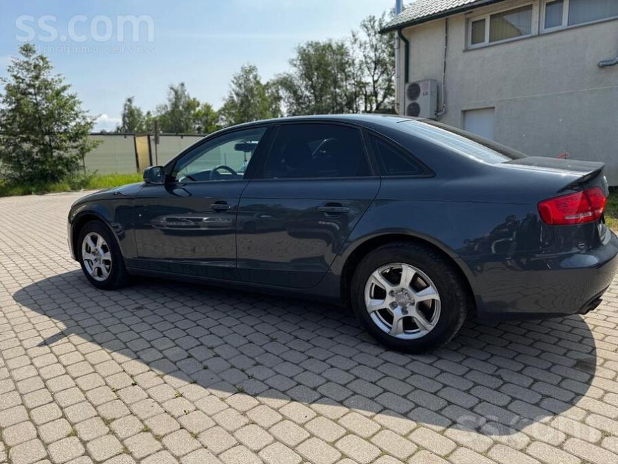 Pelēks Audi A4 2011 Rīga, ar dzinēja tilpumu 2.00 L un nobraukumu 126 tūkst. km par 7400 €, foto 4 vietnē AUTOMOTO.COM.LV
