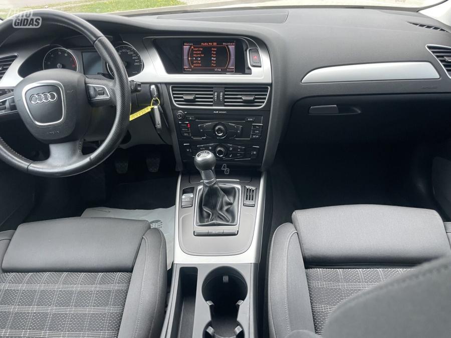 Pelēks Audi A4 2011 Kauņa, ar dzinēja tilpumu 2.00 L un nobraukumu 142 tūkst. km par 6700 €, foto 24 vietnē AUTOMOTO.COM.LV
