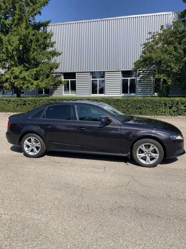 Pelēks Audi A4 2011 Panevēža, ar dzinēja tilpumu 1.97 L un nobraukumu 247 tūkst. km par 6700 €, foto 3 vietnē AUTOMOTO.COM.LV