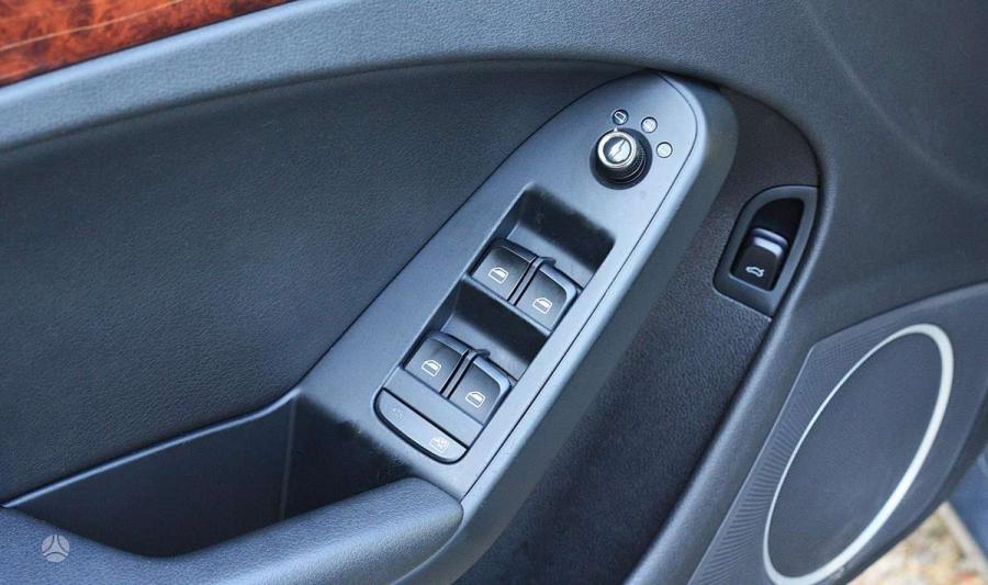 Pelēks Audi A4 2011 Kretinga, ar dzinēja tilpumu 1.98 L un nobraukumu 310 tūkst. km par 4499 €, foto 24 vietnē AUTOMOTO.COM.LV