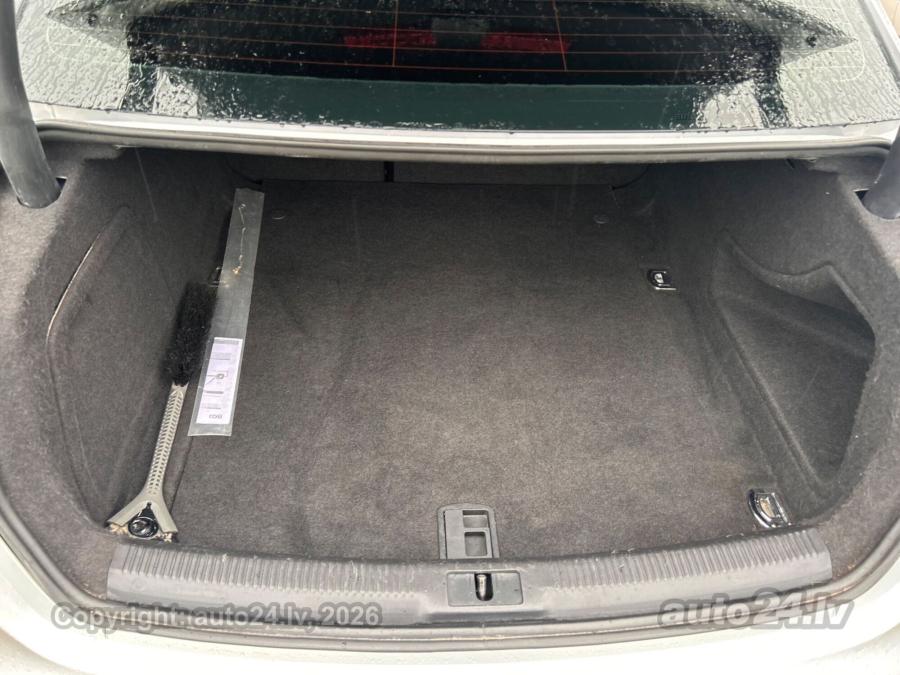 Grey Audi A4 2012 in Tartu, with an engine capacity of 2.00 L and mileage of 223 thousand km for 8300 €, photo 11 on AUTOMOTO.COM.LV