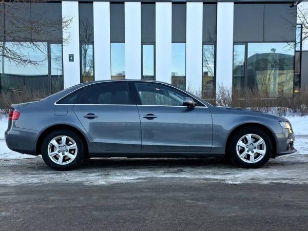 Pelēks Audi A4 2012 Rīga, ar dzinēja tilpumu 2.00 L un nobraukumu 240 tūkst. km par 4990 €, foto 4 vietnē AUTOMOTO.COM.LV