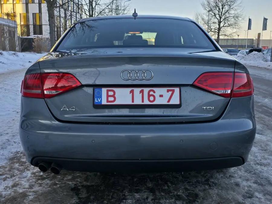 Grey Audi A4 2012 in Riga, with an engine capacity of 2.00 L and mileage of 240 thousand km for 4990 €, photo 7 on AUTOMOTO.COM.LV