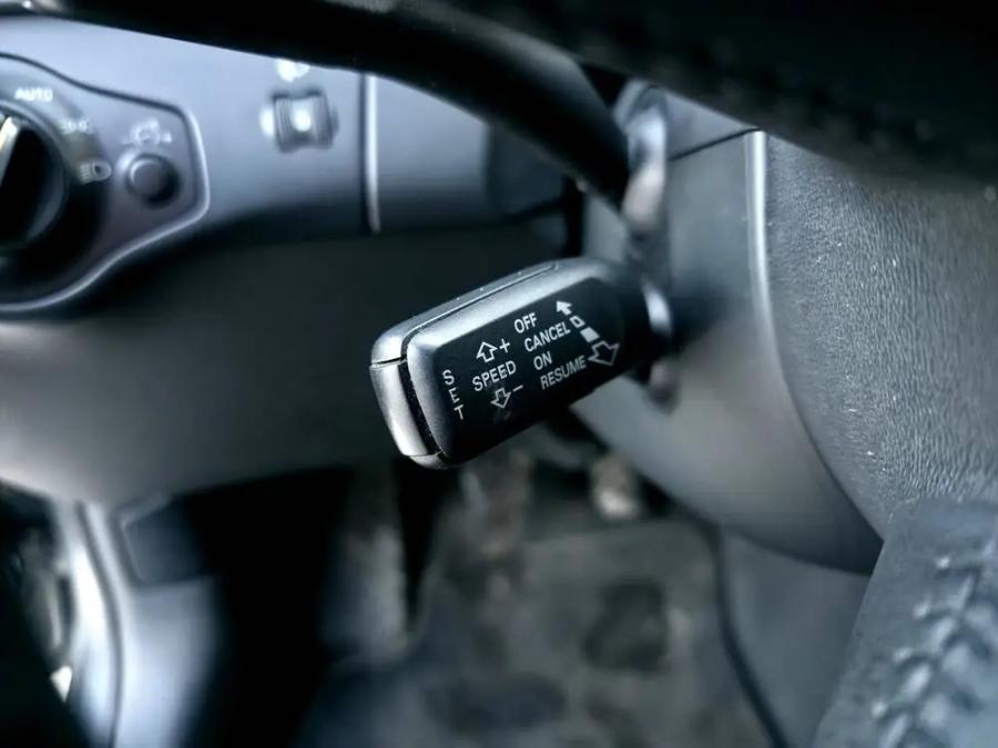 Grey Audi A4 2012 in Riga, with an engine capacity of 2.00 L and mileage of 240 thousand km for 4990 €, photo 14 on AUTOMOTO.COM.LV