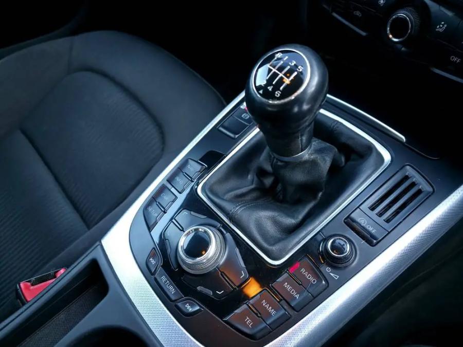 Grey Audi A4 2012 in Riga, with an engine capacity of 2.00 L and mileage of 240 thousand km for 4990 €, photo 20 on AUTOMOTO.COM.LV