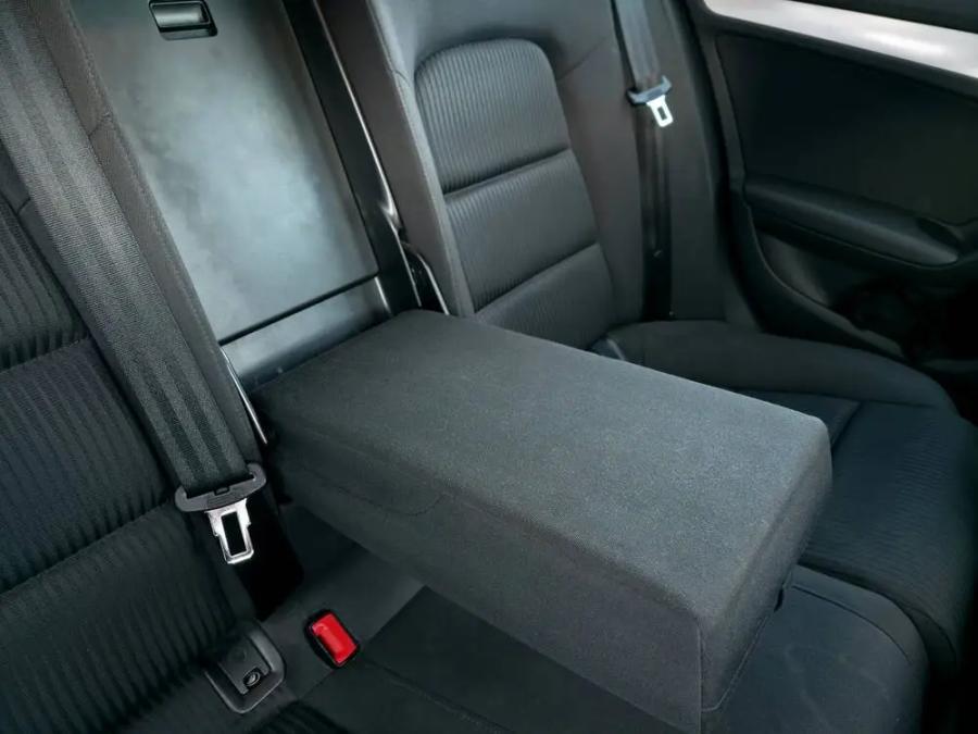 Grey Audi A4 2012 in Riga, with an engine capacity of 2.00 L and mileage of 240 thousand km for 4990 €, photo 23 on AUTOMOTO.COM.LV