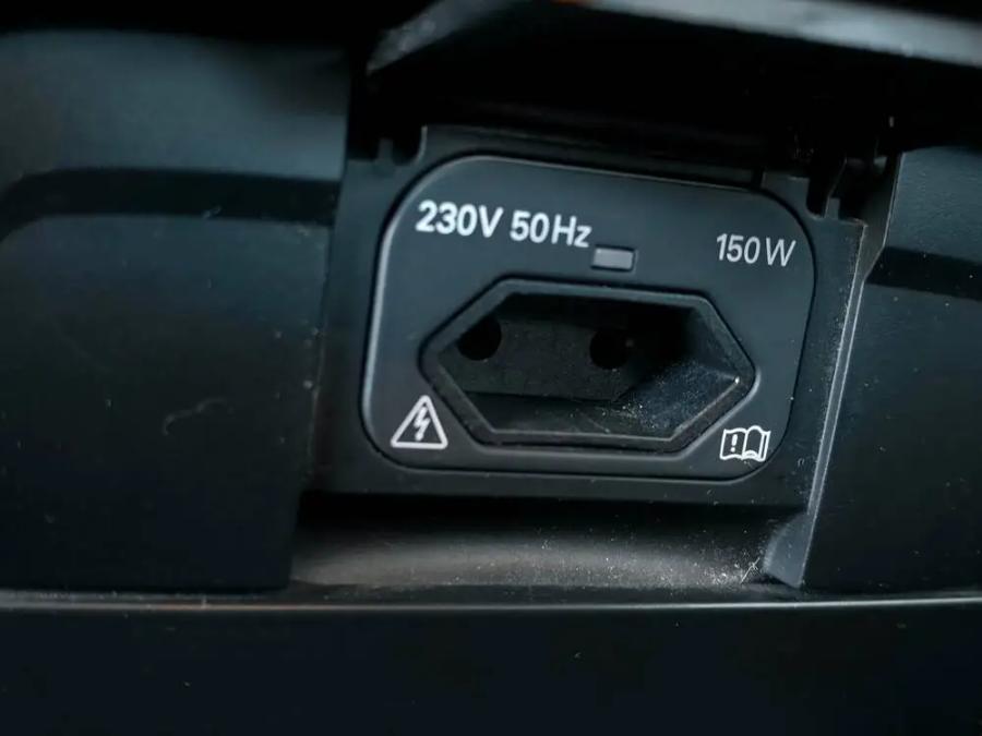 Grey Audi A4 2012 in Riga, with an engine capacity of 2.00 L and mileage of 240 thousand km for 4990 €, photo 24 on AUTOMOTO.COM.LV