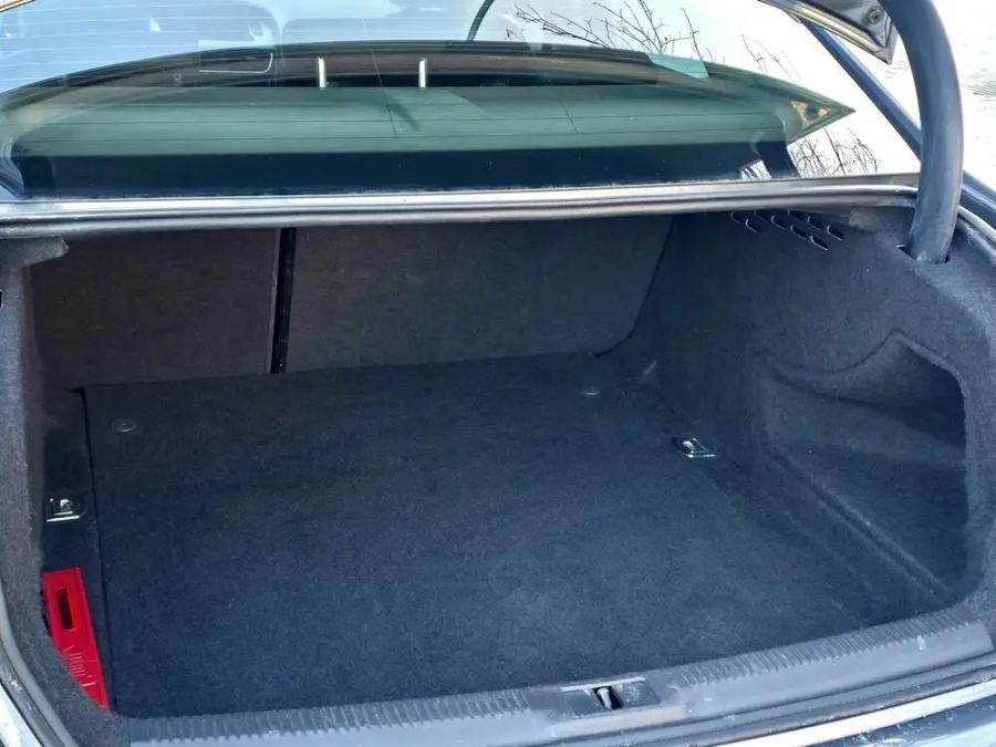 Grey Audi A4 2012 in Riga, with an engine capacity of 2.00 L and mileage of 240 thousand km for 4990 €, photo 28 on AUTOMOTO.COM.LV