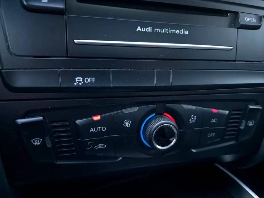 Grey Audi A4 2012 in Riga, with an engine capacity of 2.00 L and mileage of 240 thousand km for 4990 €, photo 32 on AUTOMOTO.COM.LV
