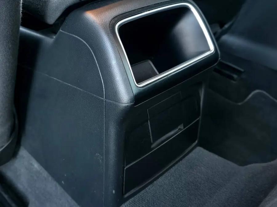 Grey Audi A4 2012 in Riga, with an engine capacity of 2.00 L and mileage of 240 thousand km for 4990 €, photo 39 on AUTOMOTO.COM.LV