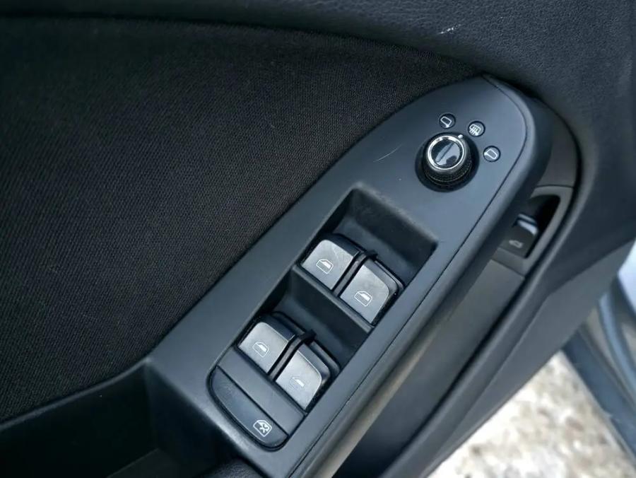 Grey Audi A4 2012 in Riga, with an engine capacity of 2.00 L and mileage of 240 thousand km for 4990 €, photo 43 on AUTOMOTO.COM.LV