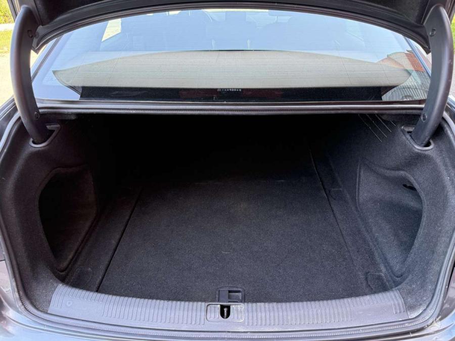 Pelēks Audi A4 2015 Šauļi, ar dzinēja tilpumu 1.97 L un nobraukumu 400 tūkst. km par 5650 €, foto 13 vietnē AUTOMOTO.COM.LV