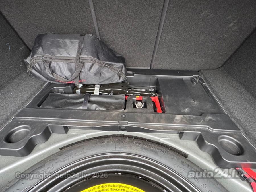 Grey Audi A4 2017 in Tallinn, with an engine capacity of 2.00 L and mileage of 118 thousand km for 17500 €, photo 15 on AUTOMOTO.COM.LV