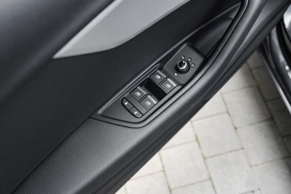 Grey Audi A4 2019 in Marupe, with an engine capacity of 2.00 L and mileage of 119 thousand km for 18050 €, photo 8 on AUTOMOTO.COM.LV