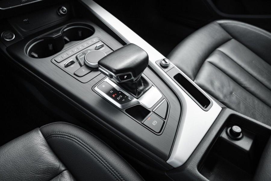 Pelēks Audi A4 2019 Mārupe, ar dzinēja tilpumu 2.00 L un nobraukumu 119 tūkst. km par 18050 €, foto 24 vietnē AUTOMOTO.COM.LV