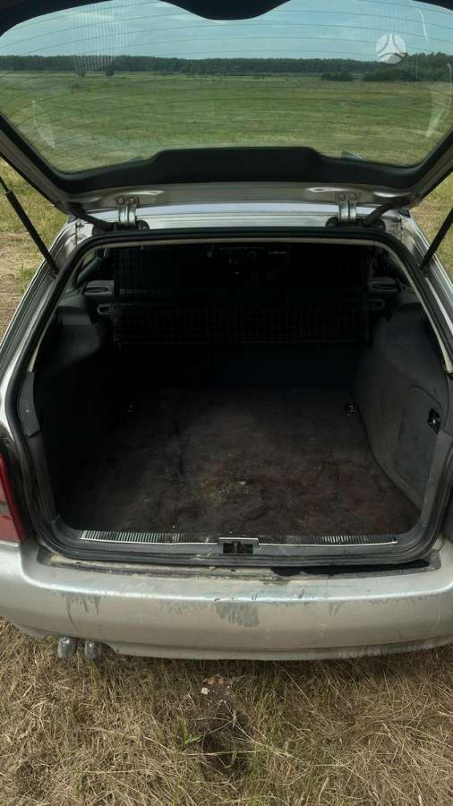 Grey Audi A4 1996 in Varena, with an engine capacity of 1.90 L and mileage of 400 thousand km for 700 €, photo 8 on AUTOMOTO.COM.LV
