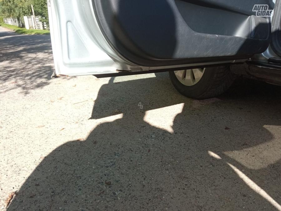 Pelēks Audi A4 1997 Viļņa, ar dzinēja tilpumu 1.90 L un nobraukumu 387 tūkst. km par 990 €, foto 16 vietnē AUTOMOTO.COM.LV