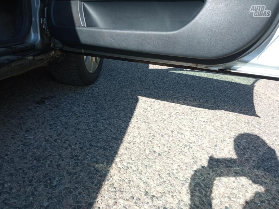 Pelēks Audi A4 1997 Viļņa, ar dzinēja tilpumu 1.90 L un nobraukumu 387 tūkst. km par 990 €, foto 19 vietnē AUTOMOTO.COM.LV