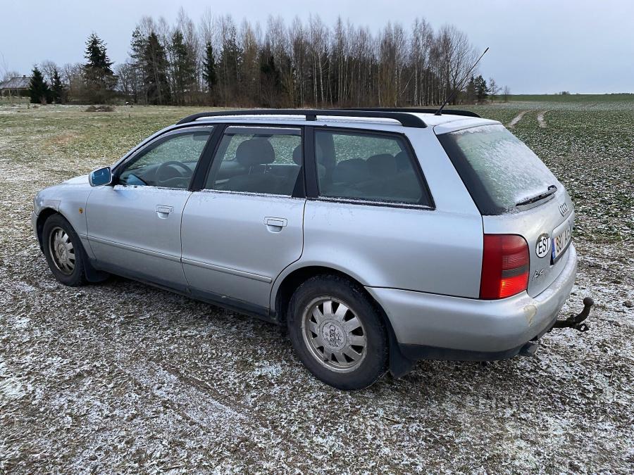 Pelēks Audi A4 1998 Rakvere, ar dzinēja tilpumu 0.00 L un nobraukumu 268 tūkst. km par 450 €, foto 3 vietnē AUTOMOTO.COM.LV