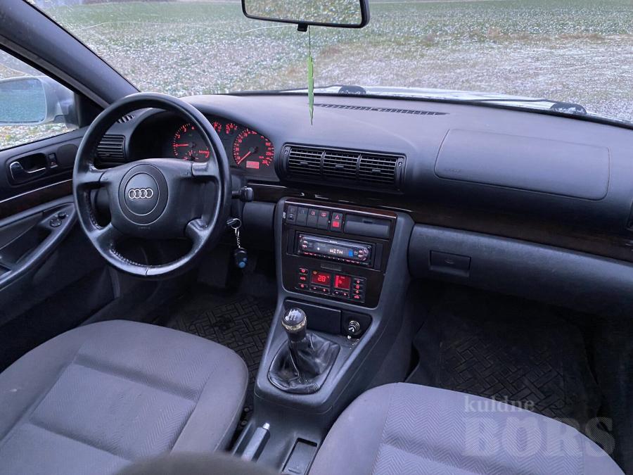 Pelēks Audi A4 1998 Rakvere, ar dzinēja tilpumu 0.00 L un nobraukumu 268 tūkst. km par 450 €, foto 5 vietnē AUTOMOTO.COM.LV