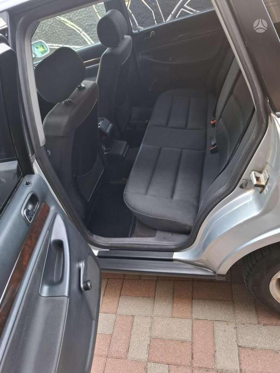 Grey Audi A4 1998 in Siauliai, with an engine capacity of 1.90 L and mileage of 372 thousand km for 870 €, photo 9 on AUTOMOTO.COM.LV