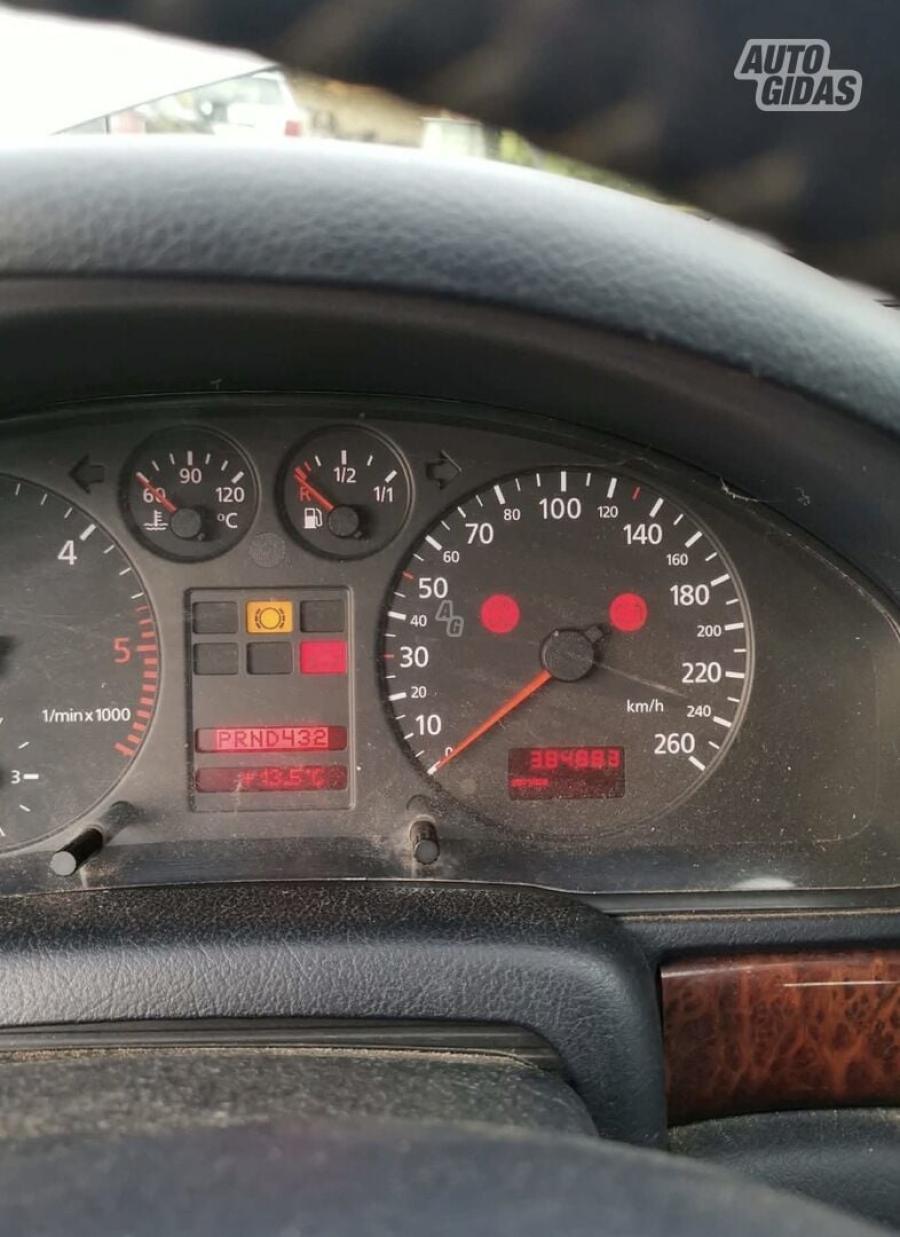 Pelēks Audi A4 1999 Viļņa, ar dzinēja tilpumu 2.50 L un nobraukumu 385 tūkst. km par 800 €, foto 9 vietnē AUTOMOTO.COM.LV
