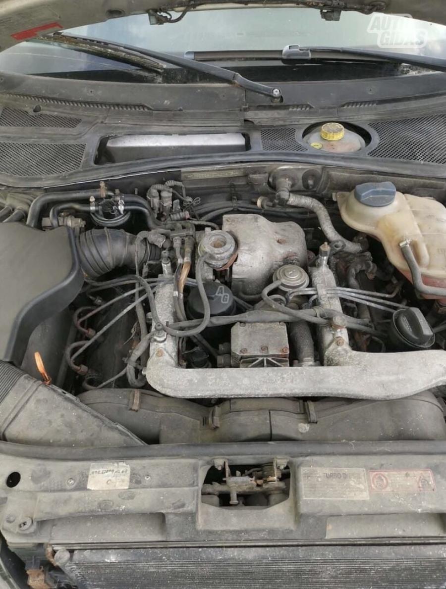 Pelēks Audi A4 1999 Viļņa, ar dzinēja tilpumu 2.50 L un nobraukumu 385 tūkst. km par 800 €, foto 14 vietnē AUTOMOTO.COM.LV