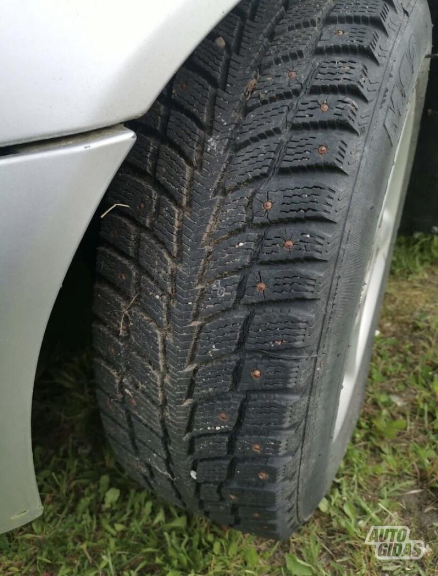 Pelēks Audi A4 1999 Viļņa, ar dzinēja tilpumu 2.50 L un nobraukumu 385 tūkst. km par 800 €, foto 15 vietnē AUTOMOTO.COM.LV