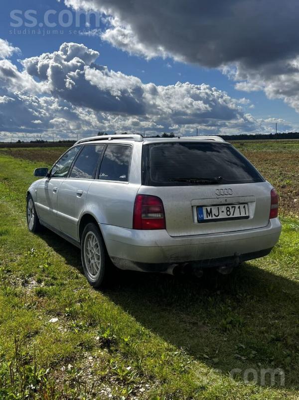 Audi A4 1999 in Jelgava on AUTOMOTO.COM.LV Grey Audi A4 1999 in Jelgava, with an engine capacity of 2.50 L and mileage of 428 thousand km for 1590 €, photo 5 on AUTOMOTO.COM.LV