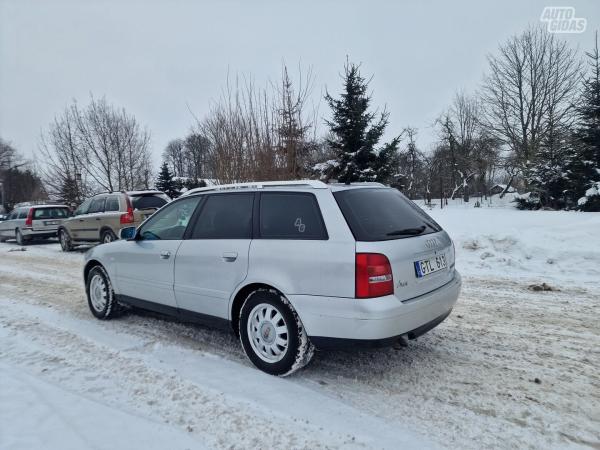 Pelēks Audi A4 2000 Viļņa, ar dzinēja tilpumu 1.90 L un nobraukumu 35 tūkst. km par 1550 €, foto 3 vietnē AUTOMOTO.COM.LV