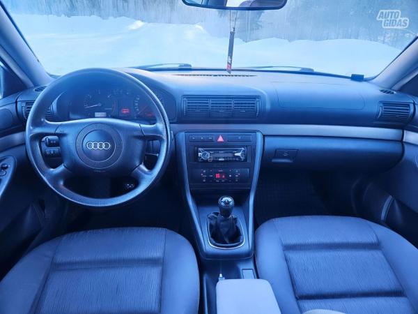 Pelēks Audi A4 2000 Viļņa, ar dzinēja tilpumu 1.90 L un nobraukumu 35 tūkst. km par 1550 €, foto 5 vietnē AUTOMOTO.COM.LV
