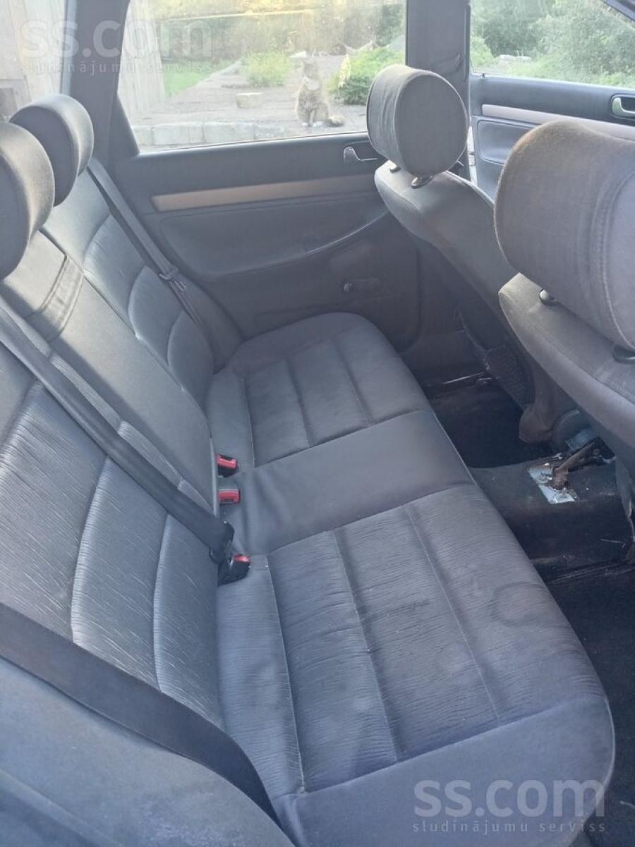 Grey Audi A4 2000 in Liepaja, with an engine capacity of 1.90 L and mileage of 370 thousand km for 500 €, photo 4 on AUTOMOTO.COM.LV