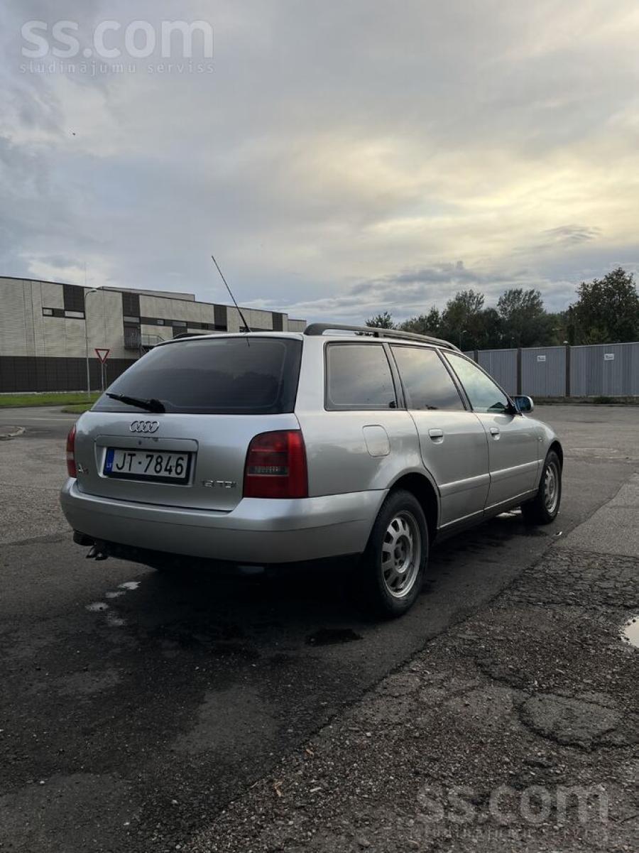 Pelēks Audi A4 2000 Ludza, ar dzinēja tilpumu 1.90 L un nobraukumu 270 tūkst. km par 1250 €, foto 4 vietnē AUTOMOTO.COM.LV
