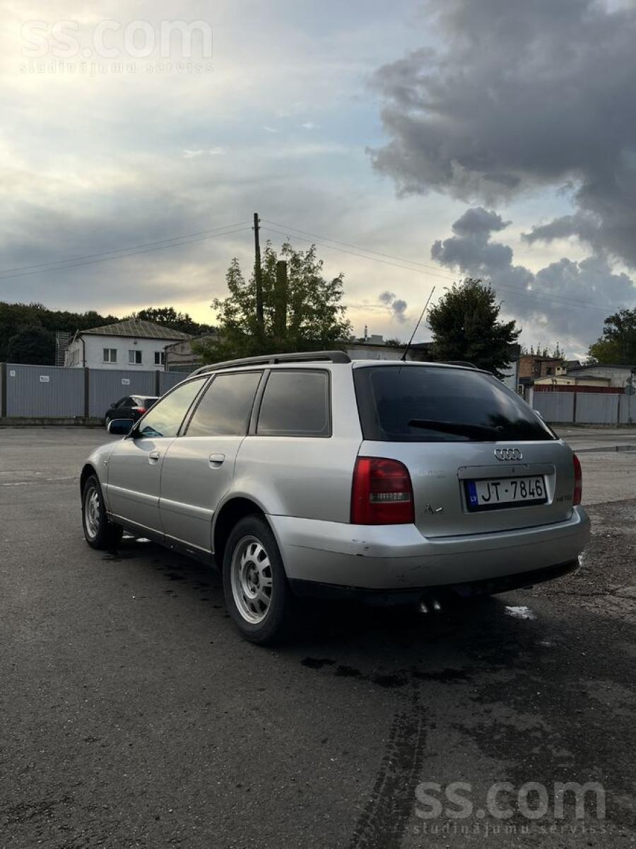 Pelēks Audi A4 2000 Ludza, ar dzinēja tilpumu 1.90 L un nobraukumu 270 tūkst. km par 1250 €, foto 5 vietnē AUTOMOTO.COM.LV