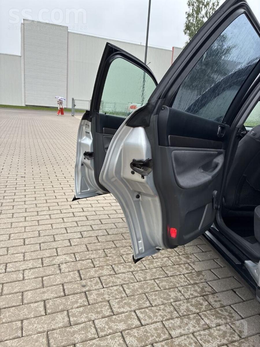 Grey Audi A4 2000 in Riga, with an engine capacity of 1.90 L and mileage of 347 thousand km for 2550 €, photo 12 on AUTOMOTO.COM.LV