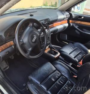 Grey Audi A4 2000 in Jelgava, with an engine capacity of 2.50 L and mileage of 313 thousand km for 1150 €, photo 3 on AUTOMOTO.COM.LV