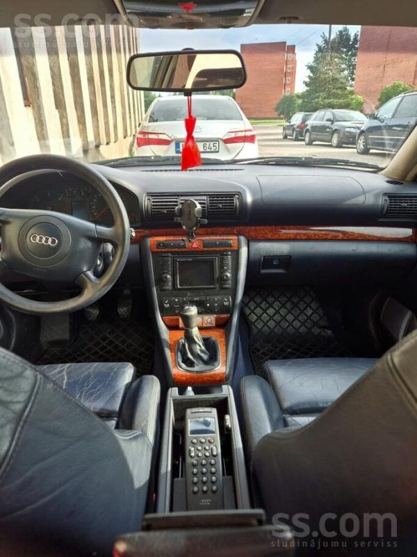 Pelēks Audi A4 2000 Jelgava, ar dzinēja tilpumu 2.50 L un nobraukumu 313 tūkst. km par 1150 €, foto 3 vietnē AUTOMOTO.COM.LV