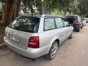 Pelēks Audi A4 2000 Kauņa, ar dzinēja tilpumu 1.90 L un nobraukumu 450 tūkst. km par 420 €, foto 3 vietnē AUTOMOTO.COM.LV
