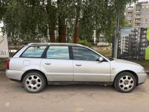 Pelēks Audi A4 2000 Kauņa, ar dzinēja tilpumu 1.90 L un nobraukumu 450 tūkst. km par 420 €, foto 5 vietnē AUTOMOTO.COM.LV