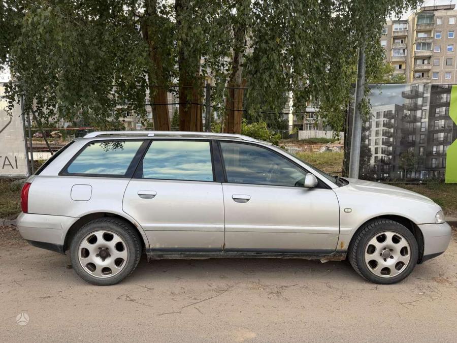 Pelēks Audi A4 2000 Kauņa, ar dzinēja tilpumu 1.90 L un nobraukumu 450 tūkst. km par 420 €, foto 5 vietnē AUTOMOTO.COM.LV