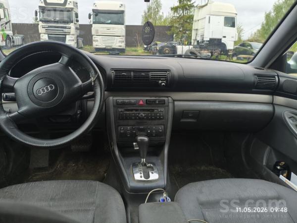 Pelēks Audi A4 2000 Rēzekne, ar dzinēja tilpumu 1.90 L un nobraukumu 400 tūkst. km par 650 €, foto 3 vietnē AUTOMOTO.COM.LV