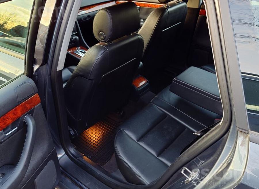 Pelēks Audi A4 2001 Dobele, ar dzinēja tilpumu 3.00 L un nobraukumu 305 tūkst. km par 3900 €, foto 16 vietnē AUTOMOTO.COM.LV