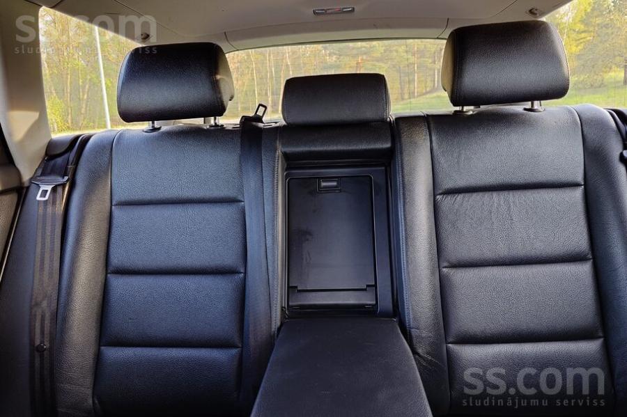Pelēks Audi A4 2001 Dobele, ar dzinēja tilpumu 3.00 L un nobraukumu 305 tūkst. km par 3900 €, foto 25 vietnē AUTOMOTO.COM.LV