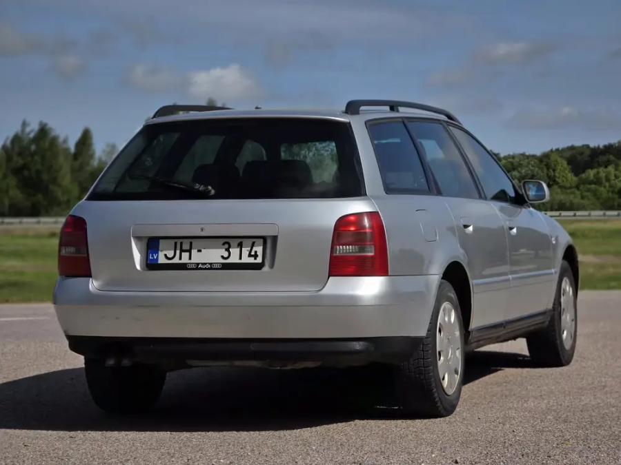 Pelēks Audi A4 2001 Grobiņa, ar dzinēja tilpumu 1.90 L un nobraukumu 393 tūkst. km par 1500 €, foto 6 vietnē AUTOMOTO.COM.LV