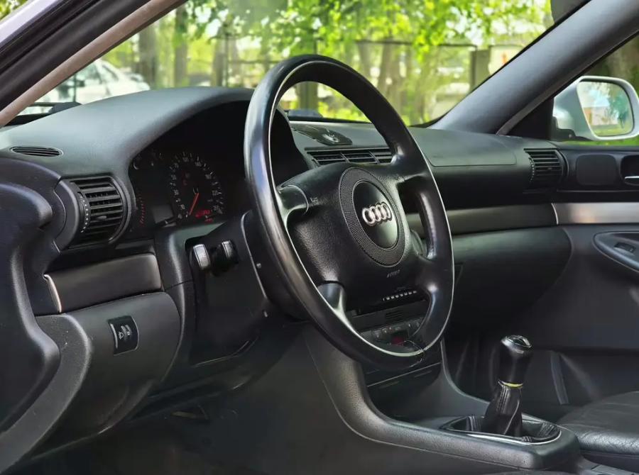 Pelēks Audi A4 2001 Grobiņa, ar dzinēja tilpumu 1.90 L un nobraukumu 393 tūkst. km par 1500 €, foto 11 vietnē AUTOMOTO.COM.LV
