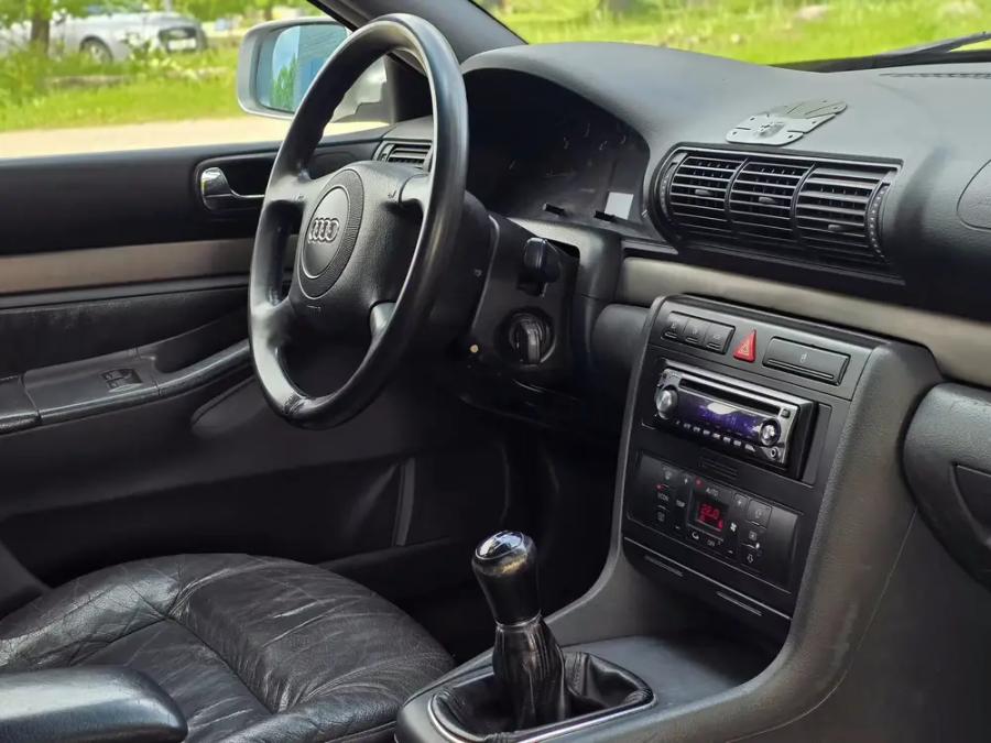 Pelēks Audi A4 2001 Grobiņa, ar dzinēja tilpumu 1.90 L un nobraukumu 393 tūkst. km par 1500 €, foto 19 vietnē AUTOMOTO.COM.LV