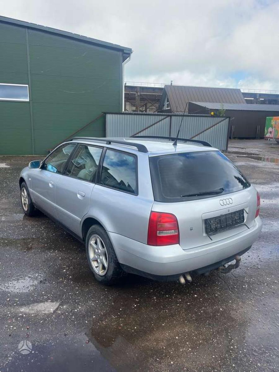 Pelēks Audi A4 2001 Telšiai, ar dzinēja tilpumu 1.90 L un nobraukumu 564 tūkst. km par 650 €, foto 3 vietnē AUTOMOTO.COM.LV