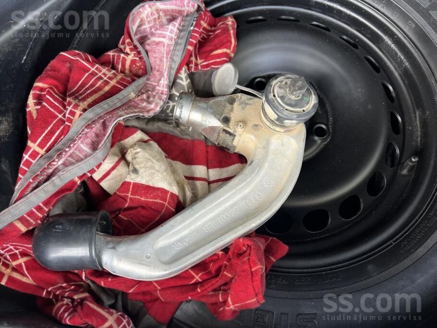 Pelēks Audi A4 2001 Rēzekne, ar dzinēja tilpumu 1.90 L un nobraukumu 302 tūkst. km par 3499 €, foto 15 vietnē AUTOMOTO.COM.LV
