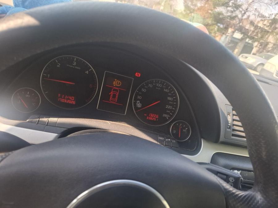 Pelēks Audi A4 2002 Viļņa, ar dzinēja tilpumu 2.50 L un nobraukumu 338 tūkst. km par 2500 €, foto 7 vietnē AUTOMOTO.COM.LV