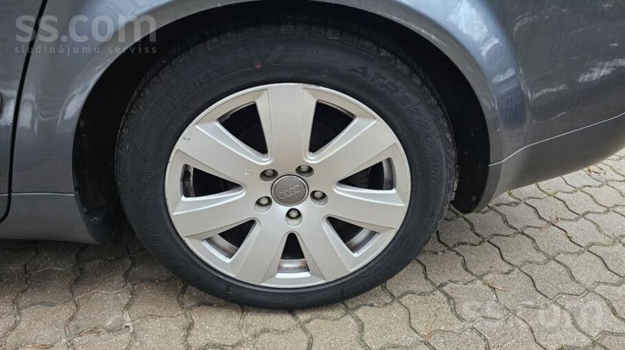 Pelēks Audi A4 2002 Rīga, ar dzinēja tilpumu 2.50 L un nobraukumu 337 tūkst. km par 1699 €, foto 4 vietnē AUTOMOTO.COM.LV